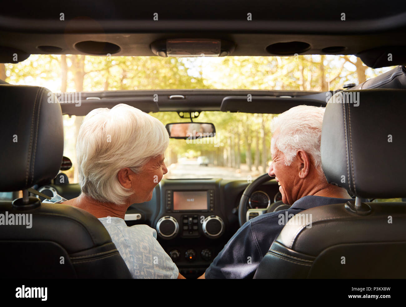 Escape car couple hi-res stock photography and images - Alamy