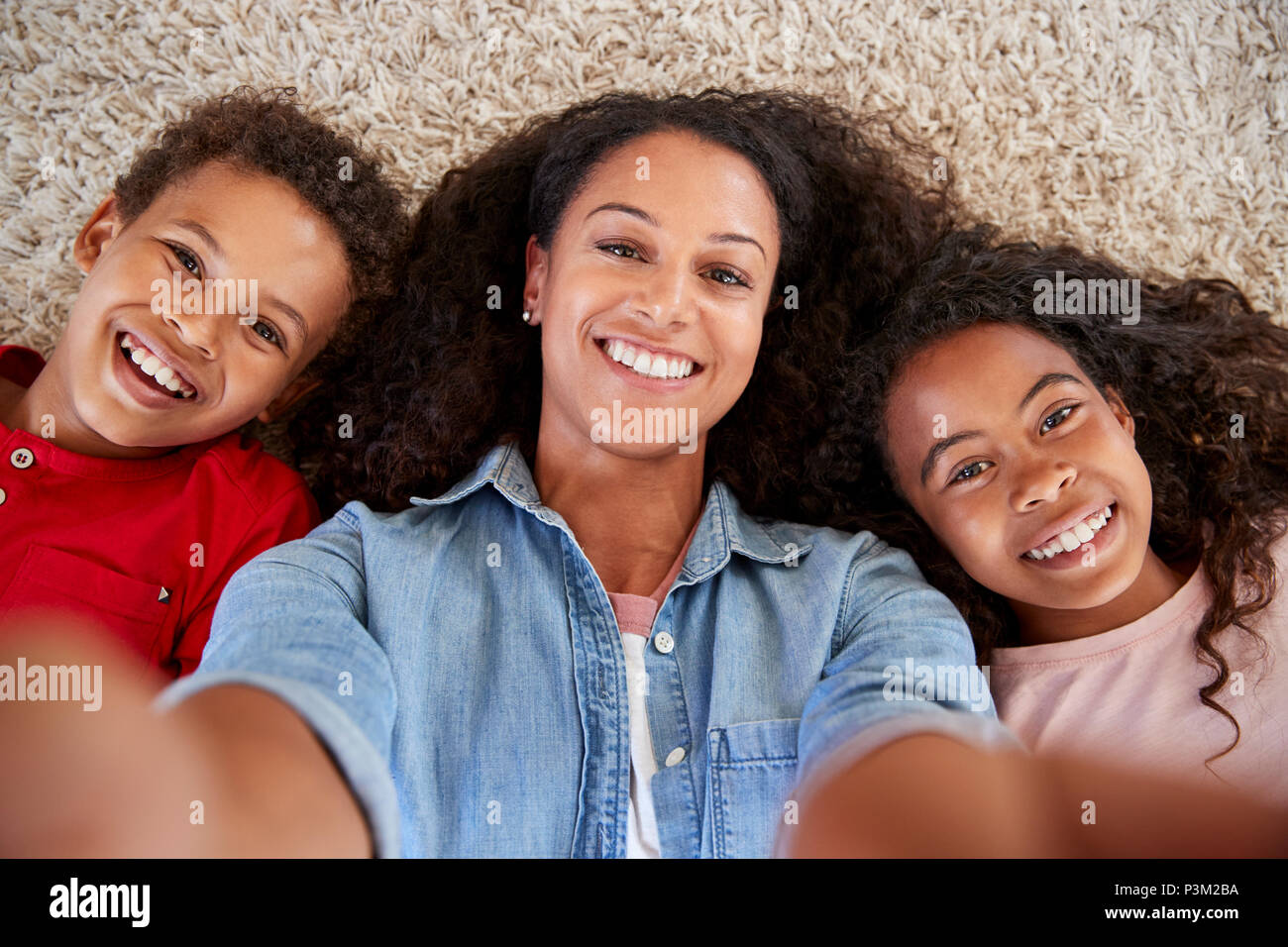 Children posing hi-res stock photography and images - Alamy