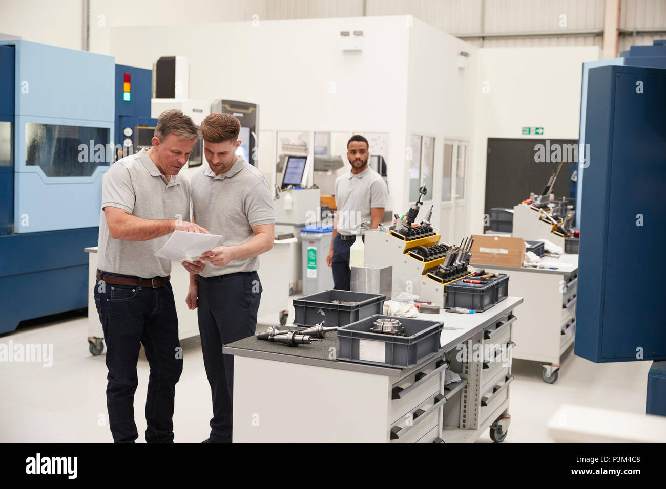 African american workshop training hi-res stock photography and images ...