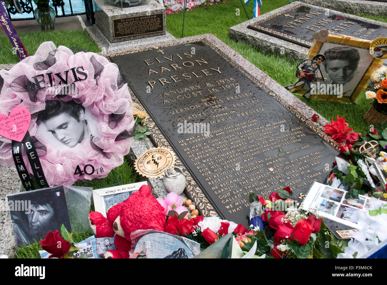 Elvis presley death 1977 hi-res stock photography and images - Alamy