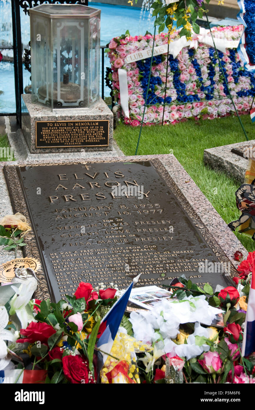 Elvis Presley’s grave, surrounded by flowers and tributes on the 40th ...