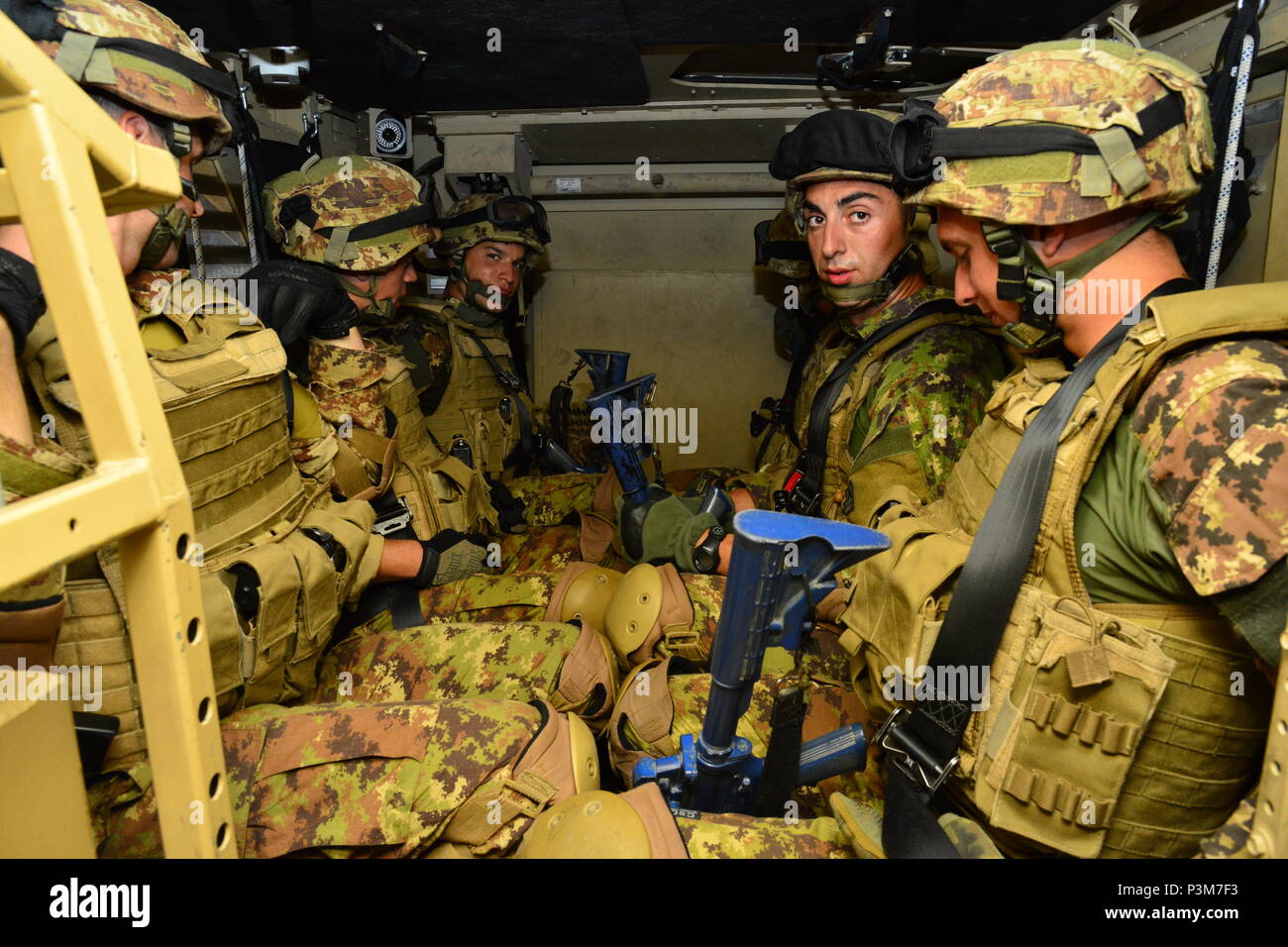 1st italian airborne regiment carabinieri tuscania hi-res stock ...