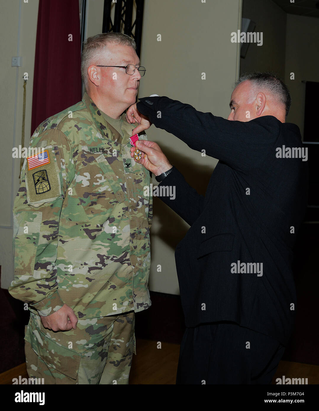 Col. G. Shawn Wells, Jr., Commander, U.S. Army Garrison Rheinland-Pfalz ...