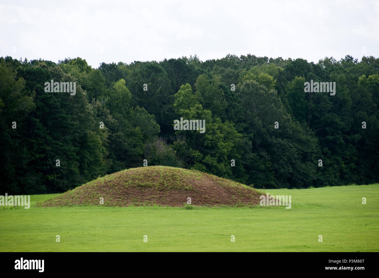 Native american burial mound hi-res stock photography and images - Alamy