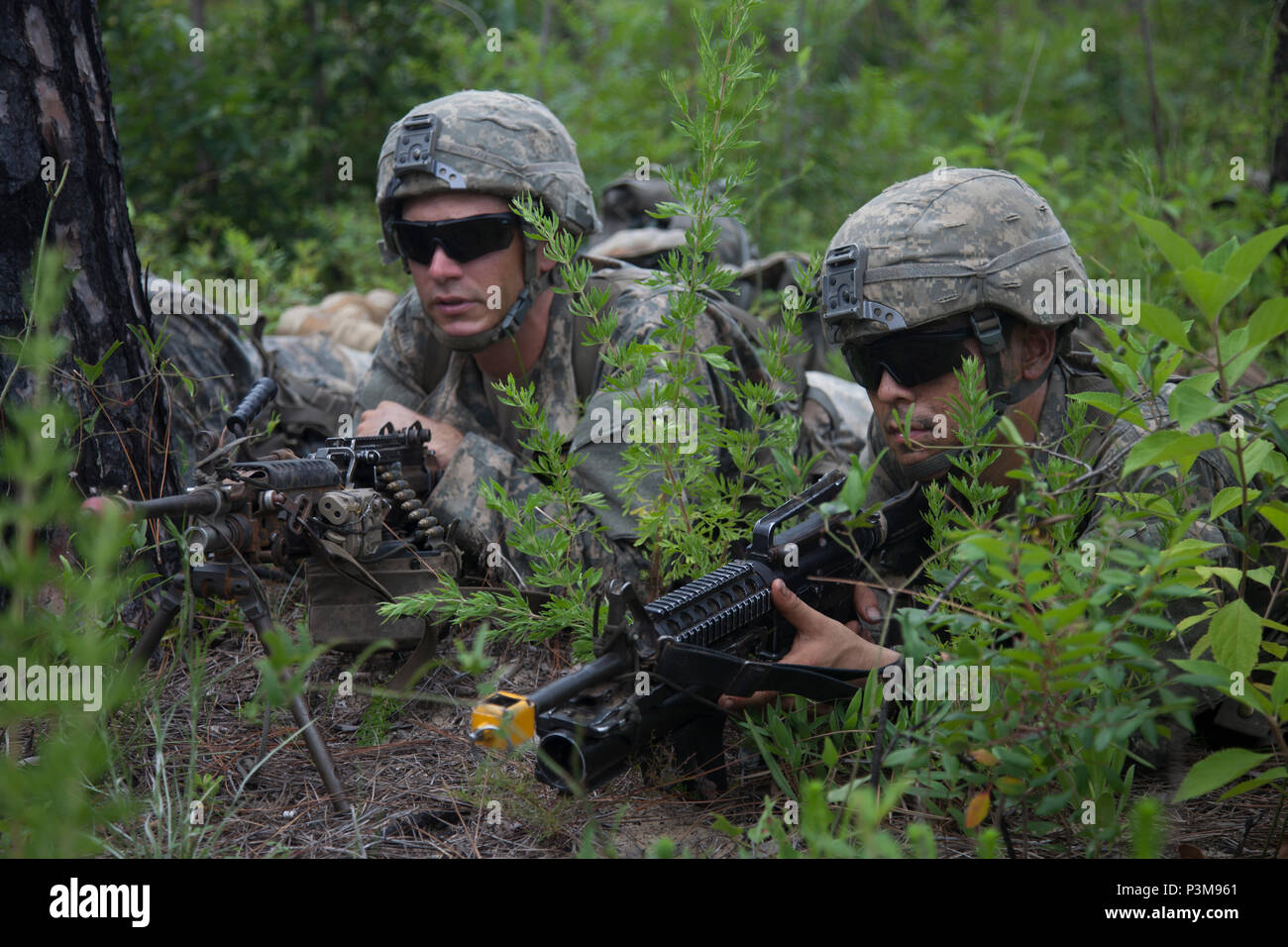 A group of U.S. Army Ranger students, assigned to the Airborne and ...