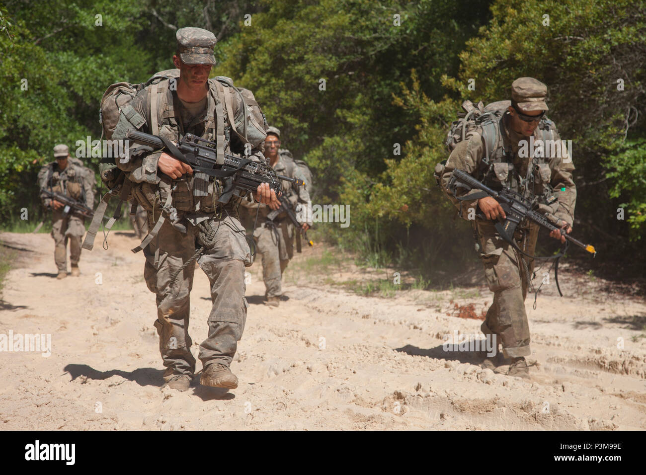 A group U.S. Army Ranger students, assigned to the Airborne and Ranger ...