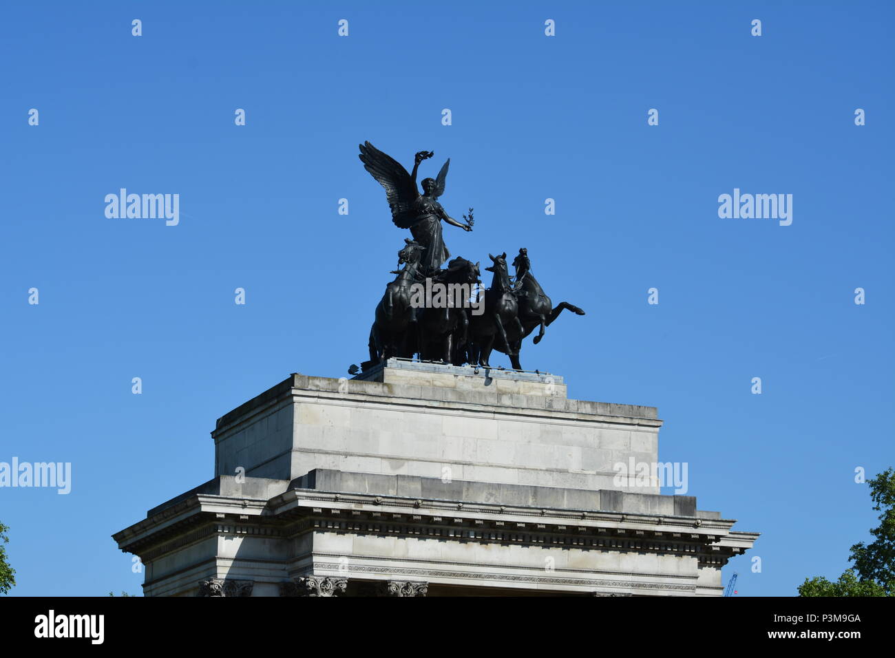Bronze gate of the wellington arch hi-res stock photography and images ...