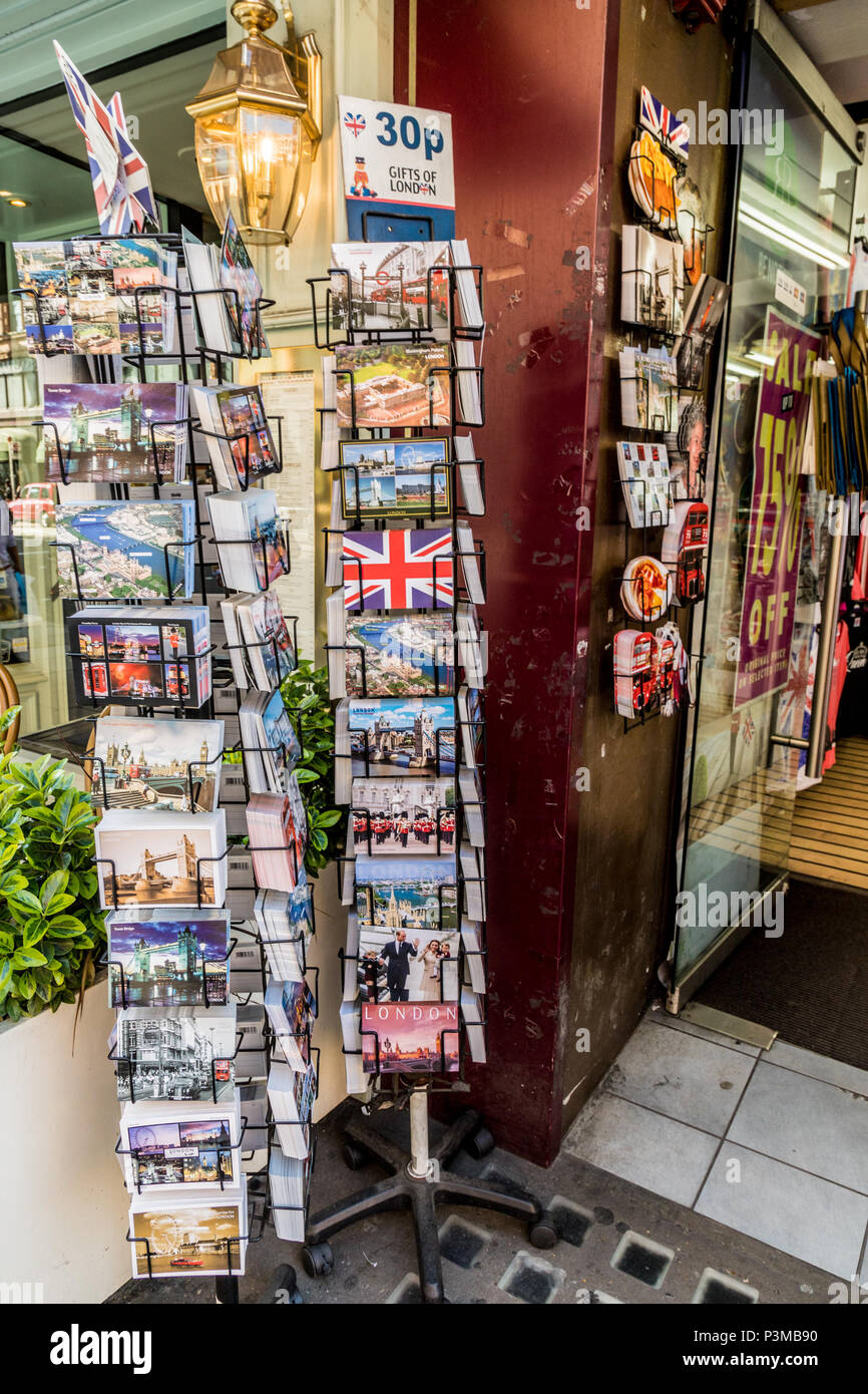 typical london souvenirs Stock Photo - Alamy