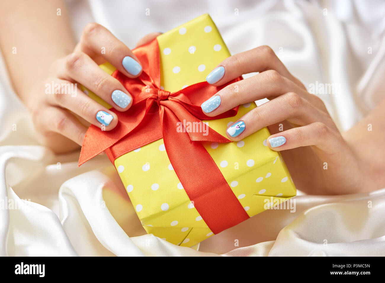Hand gift box hi-res stock photography and images - Alamy