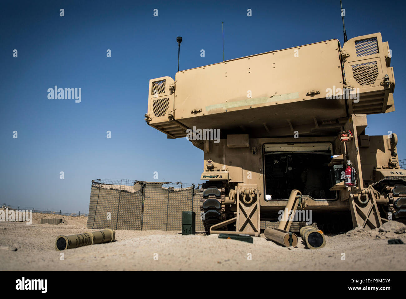 U.S. Army Soldiers with Battery C, 4th Battalion, 1st Field Artillery ...