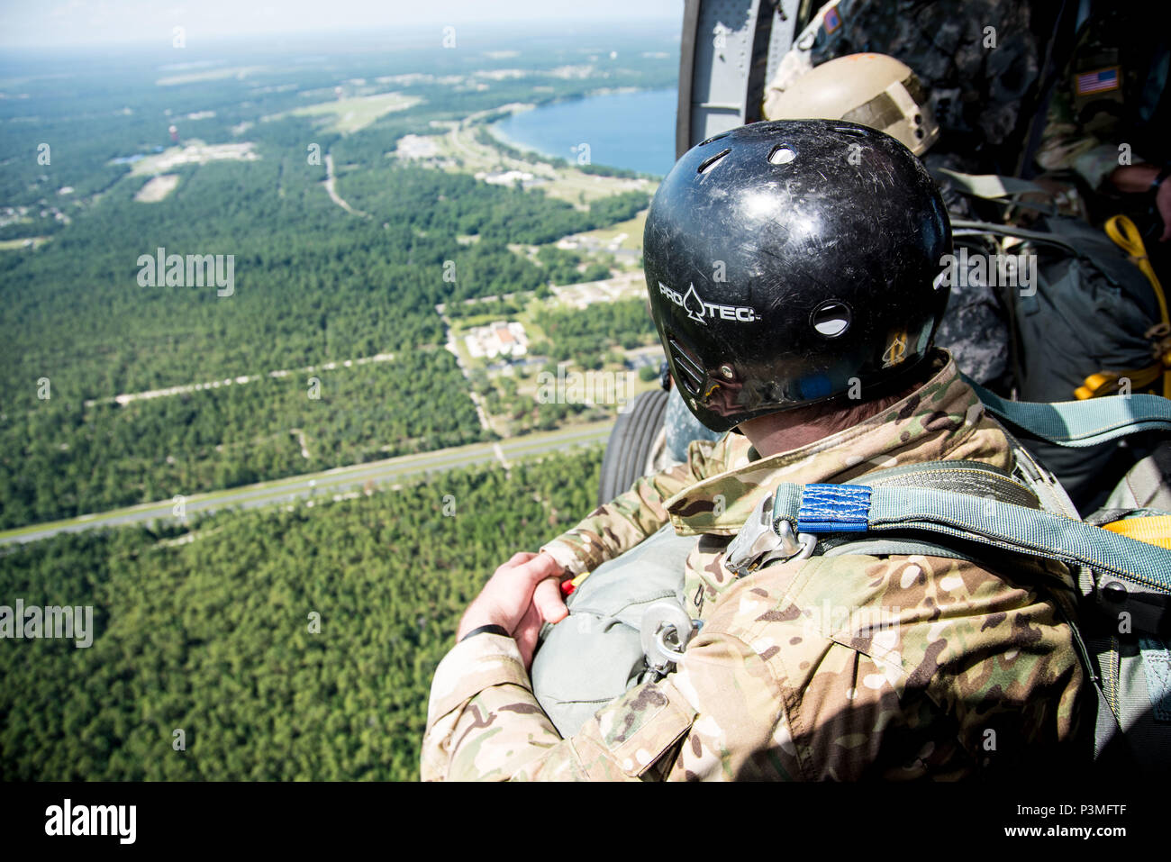 A Soldier with 83rd Troop Command's 3rd Battalion, 20th Special Forces ...