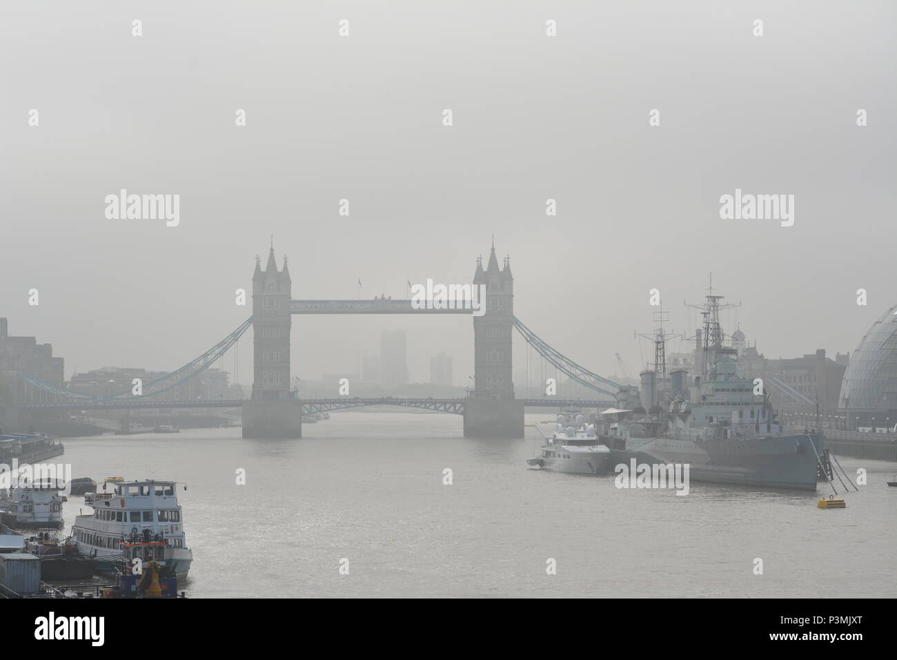 Victorian london fog hi-res stock photography and images - Alamy