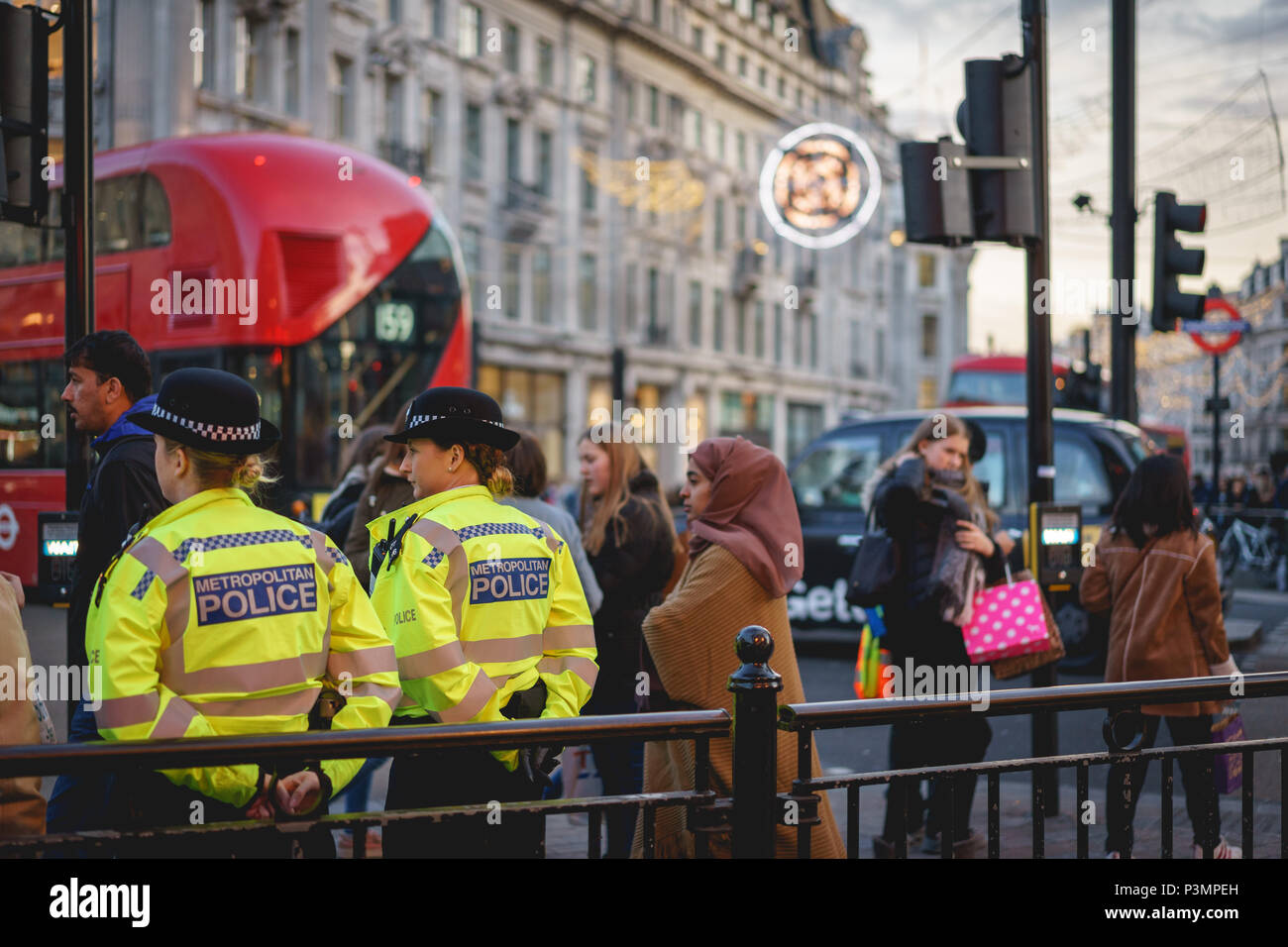 Police officer uk christmas city london hi-res stock photography and ...