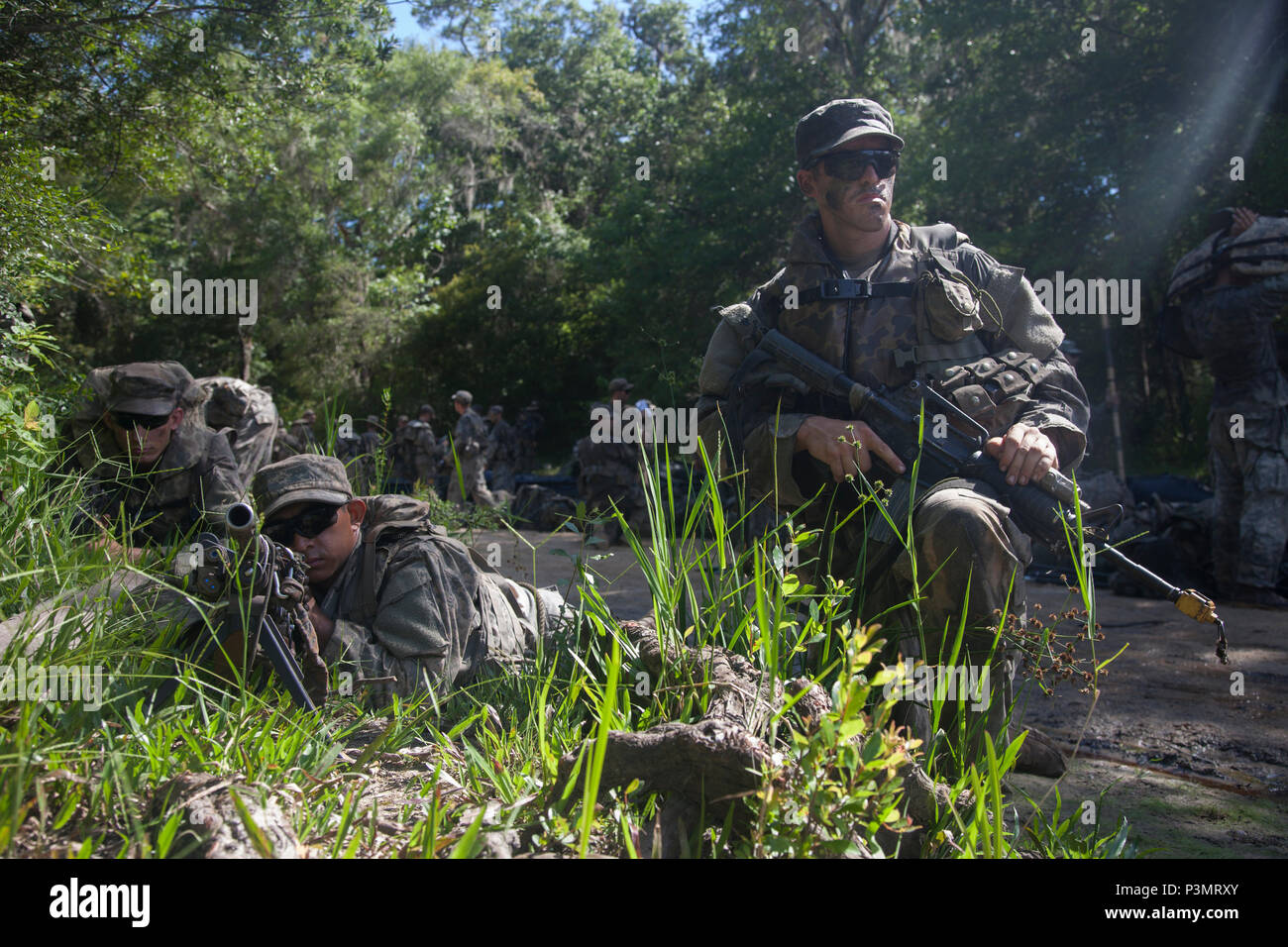 A group U.S. Army Ranger students, assigned to the Airborne and Ranger ...