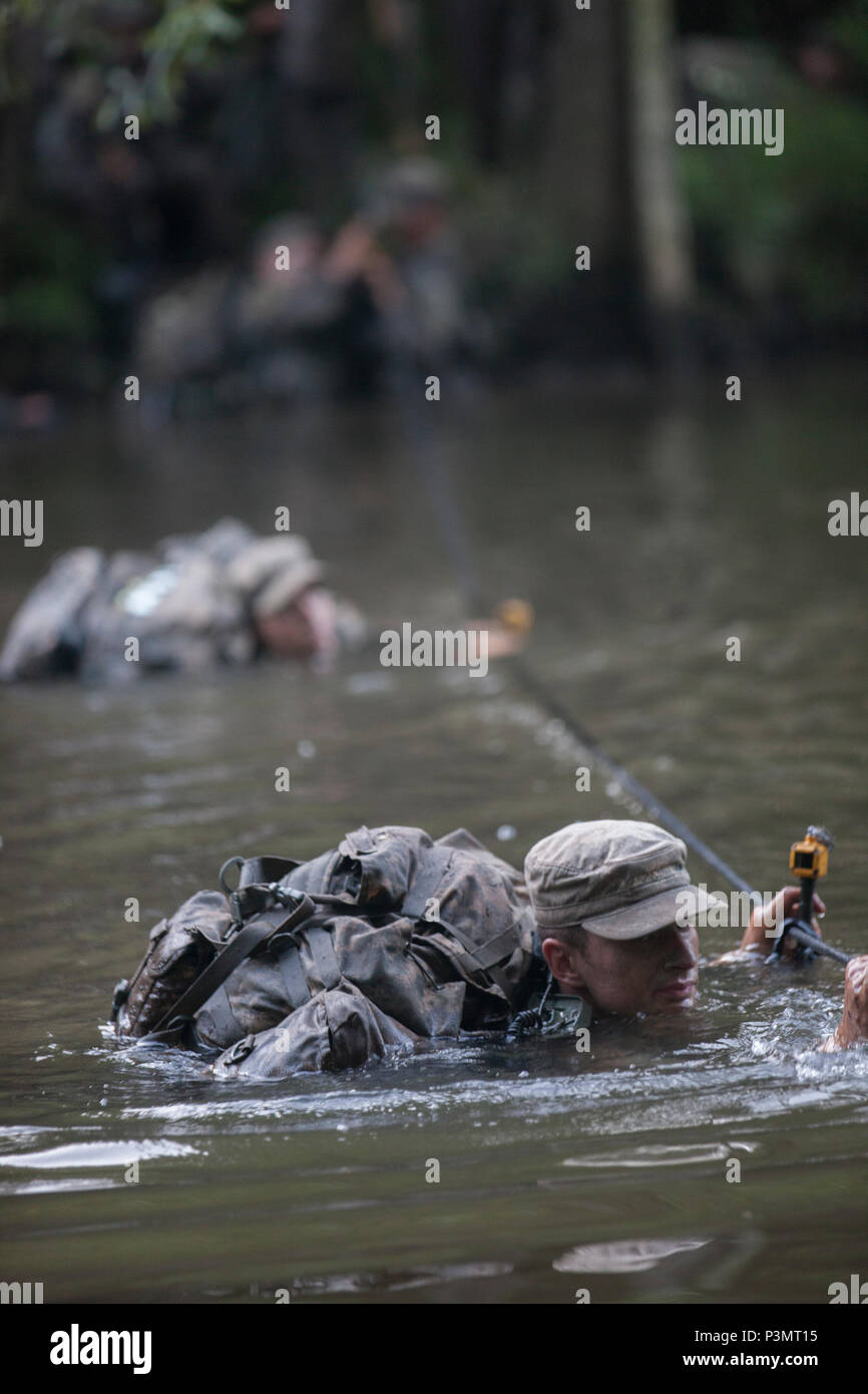 A group of U.S. Army Ranger students, assigned to the Airborne and ...