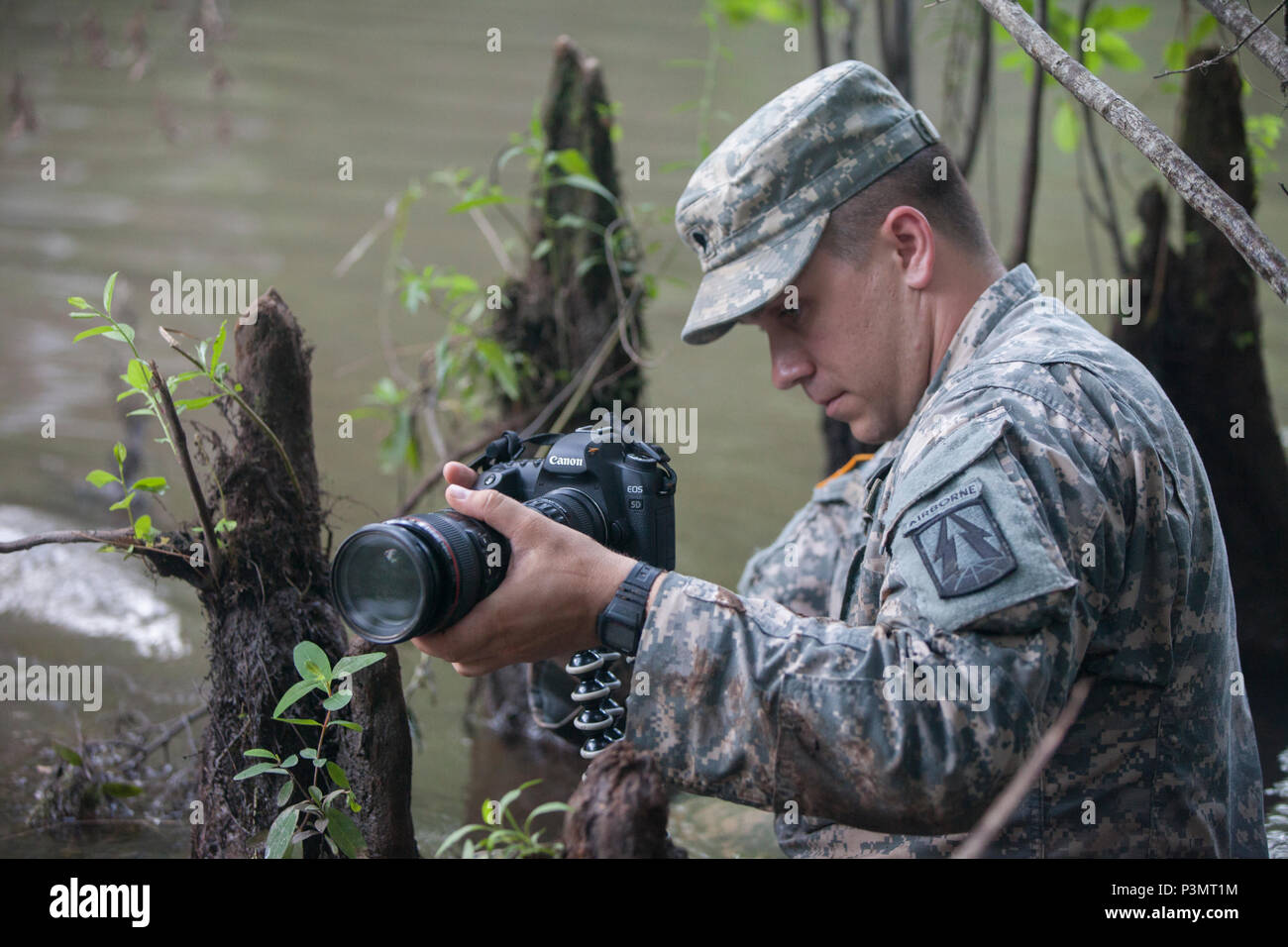 Single line rope bridge hi-res stock photography and images - Alamy