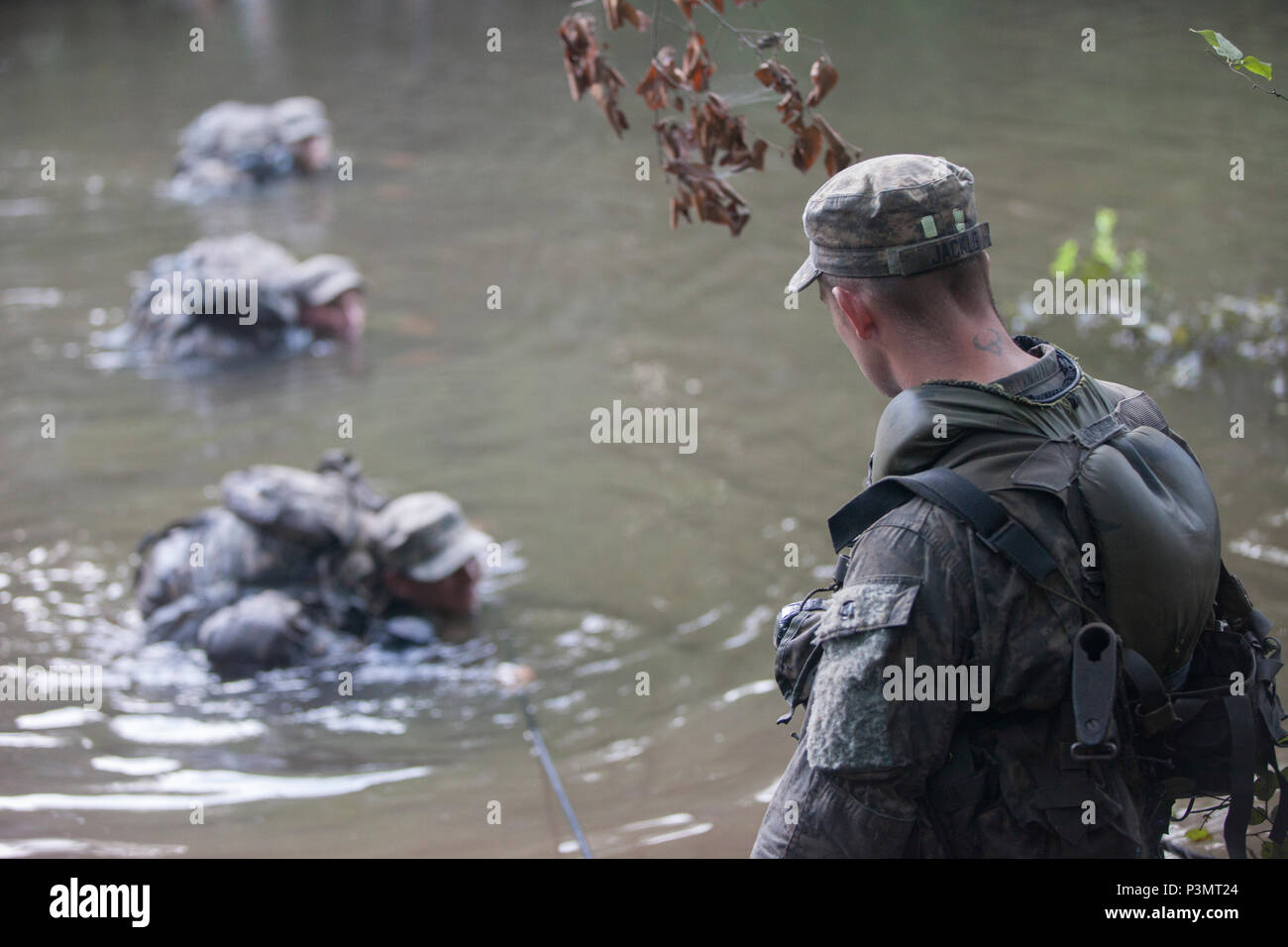 A group of U.S. Army Ranger students, assigned to the Airborne and ...