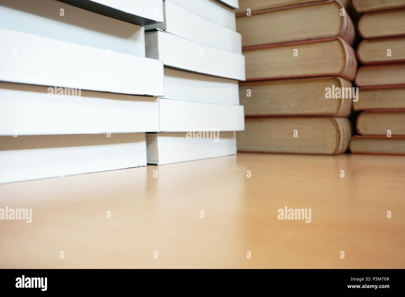 Wooden desk books library hi-res stock photography and images - Alamy