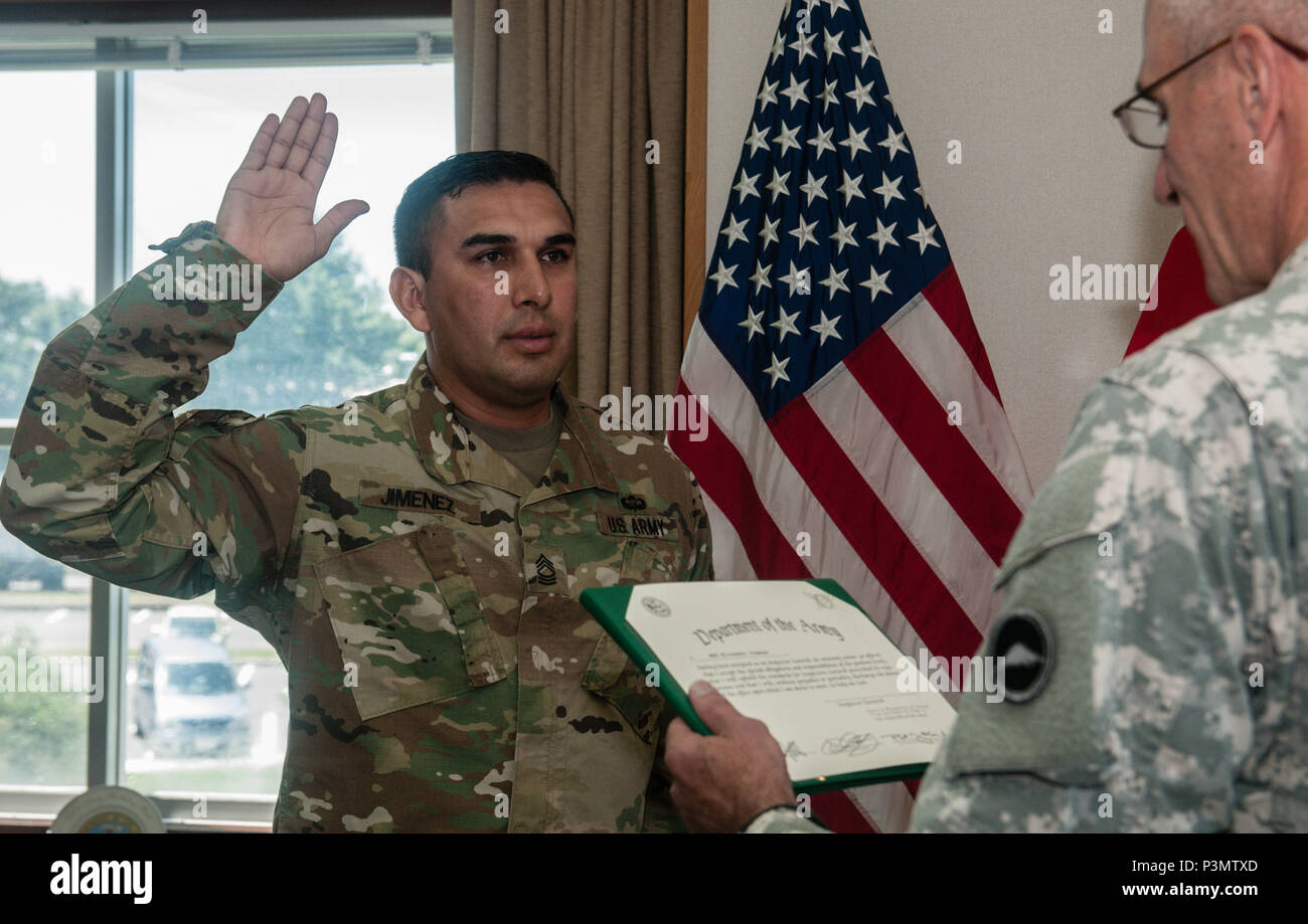 Army Master Sgt. Elizandro Jimenez (left), an El Paso, Texas, native ...