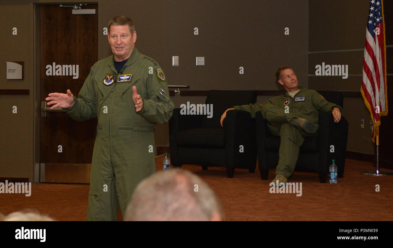 Gen robert rand hi-res stock photography and images - Alamy