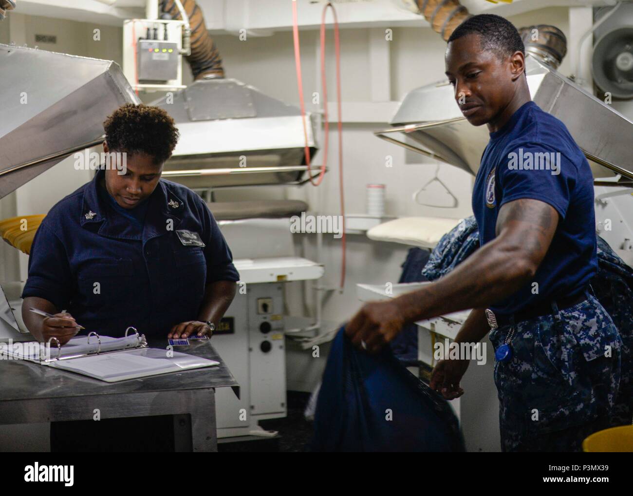 Ships seaman uniform hi-res stock photography and images - Alamy