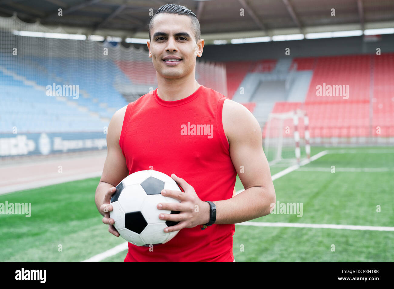 Soccer player posing football hi-res stock photography and images - Alamy