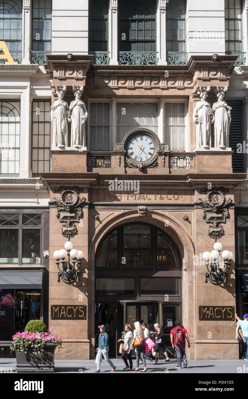 Macys Store Entrance High Resolution Stock Photography and Images - Alamy