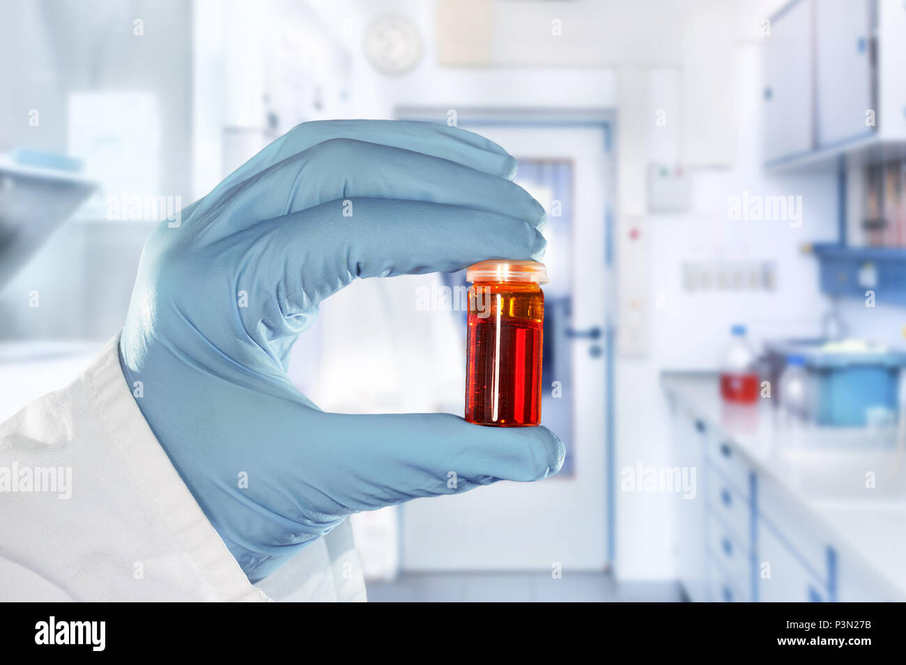 Scientific vial hi-res stock photography and images - Alamy
