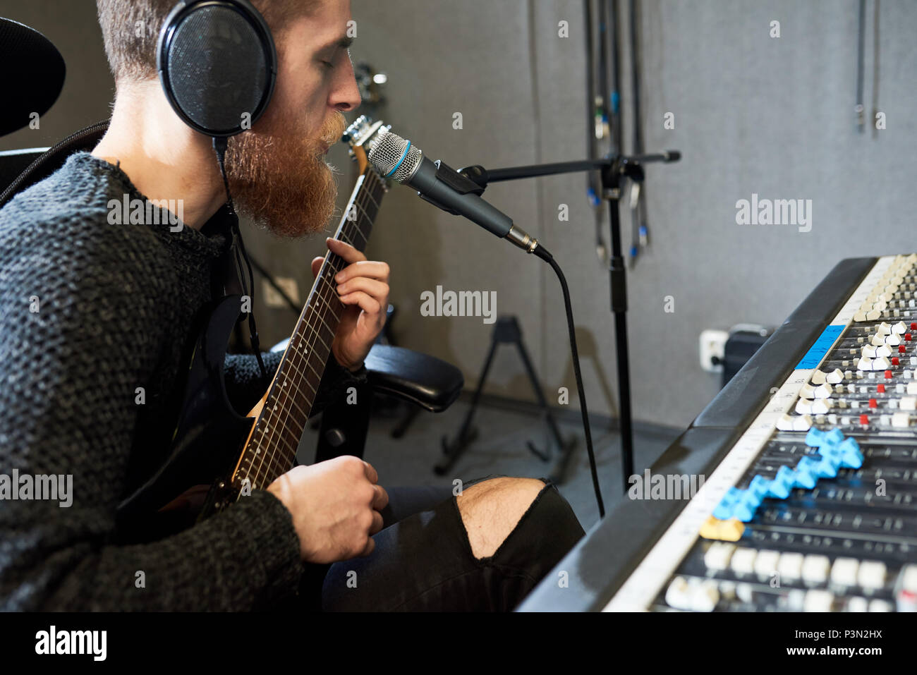 Musician studio hi-res stock photography and images - Alamy