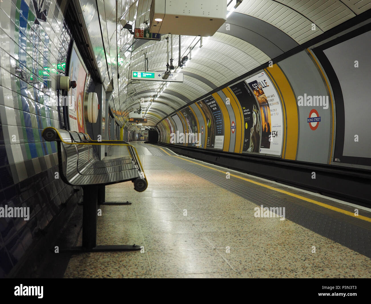 LONDON, UK - CIRCA JUNE 2018: London Underground Tube station platform ...