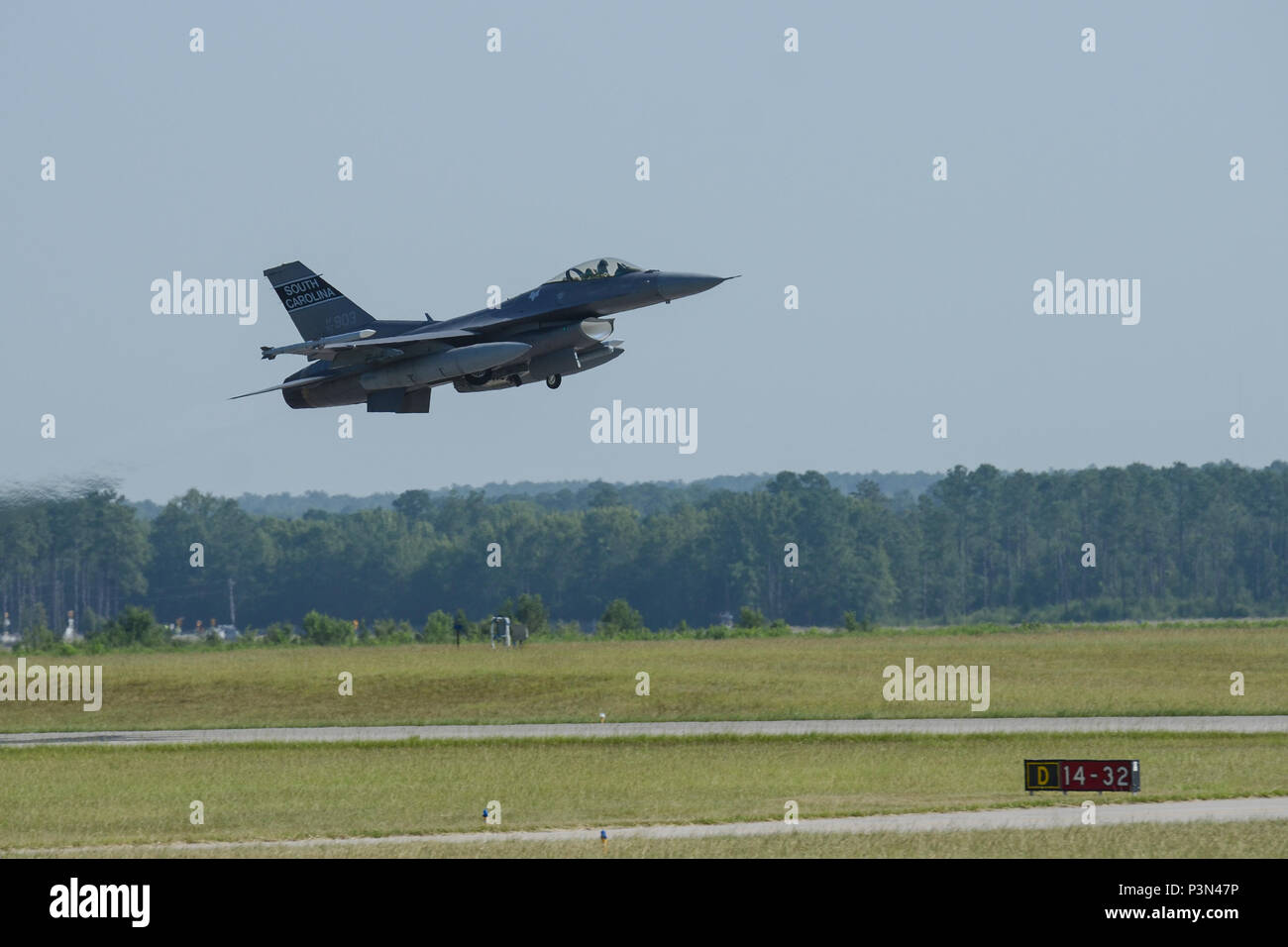 157th fighter squadron takes off hi-res stock photography and images ...