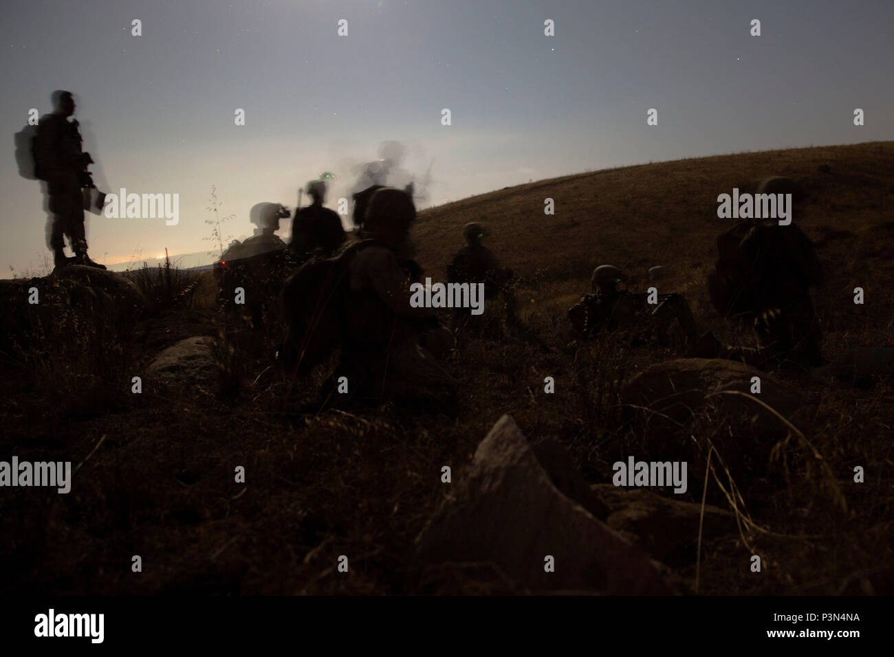 Marines with 5th Marine Regiment, 1st Marine Division move towards ...