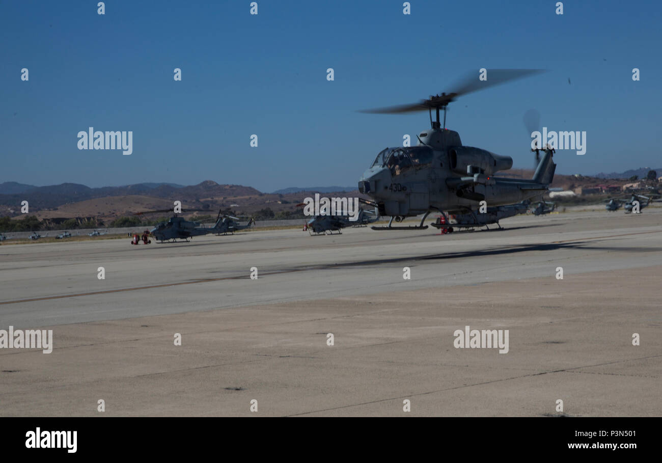 Maj gen mark wise hi-res stock photography and images - Alamy