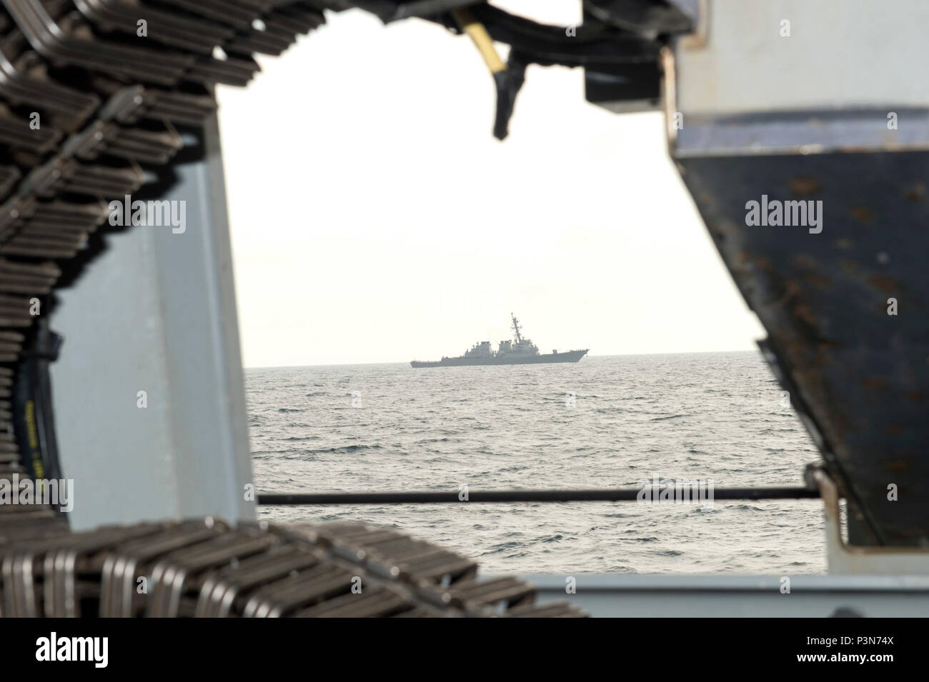 Uss mahan anchored hi-res stock photography and images - Alamy