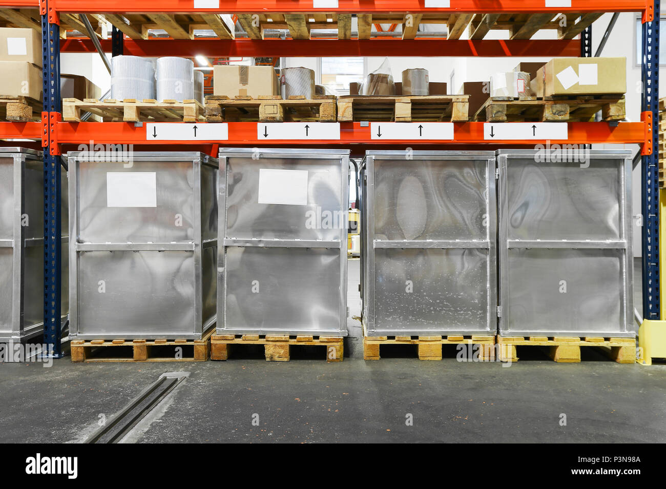 Storage containers steel racks hi-res stock photography and images - Alamy