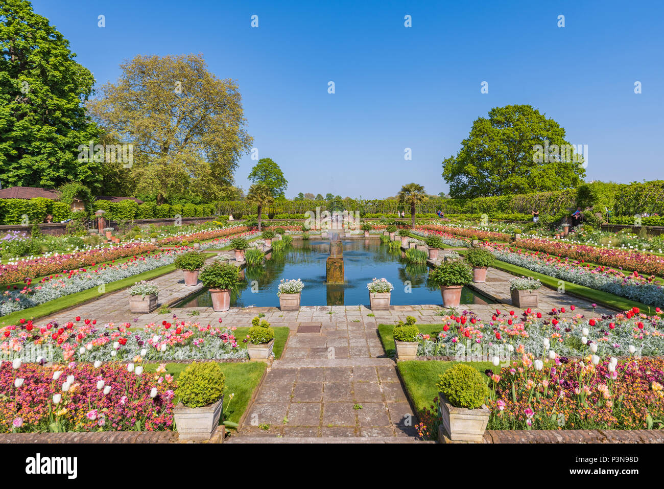 Beautiful nature kensington gardens hi-res stock photography and images ...