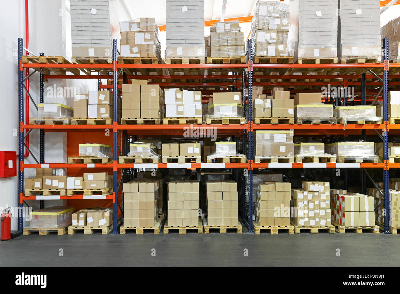 Distribution center warehouse storage pallet racking system hi-res ...