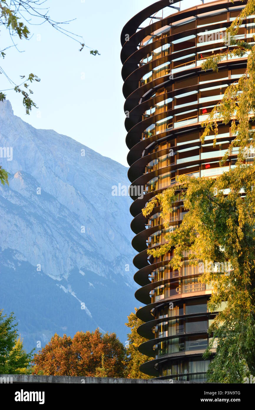 Circular office building hi-res stock photography and images - Alamy