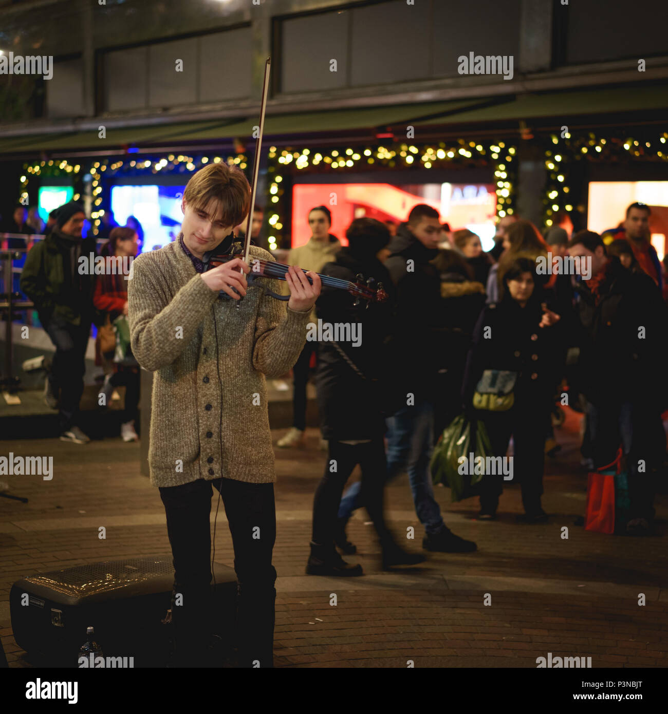 Crowded pavement hi-res stock photography and images - Alamy