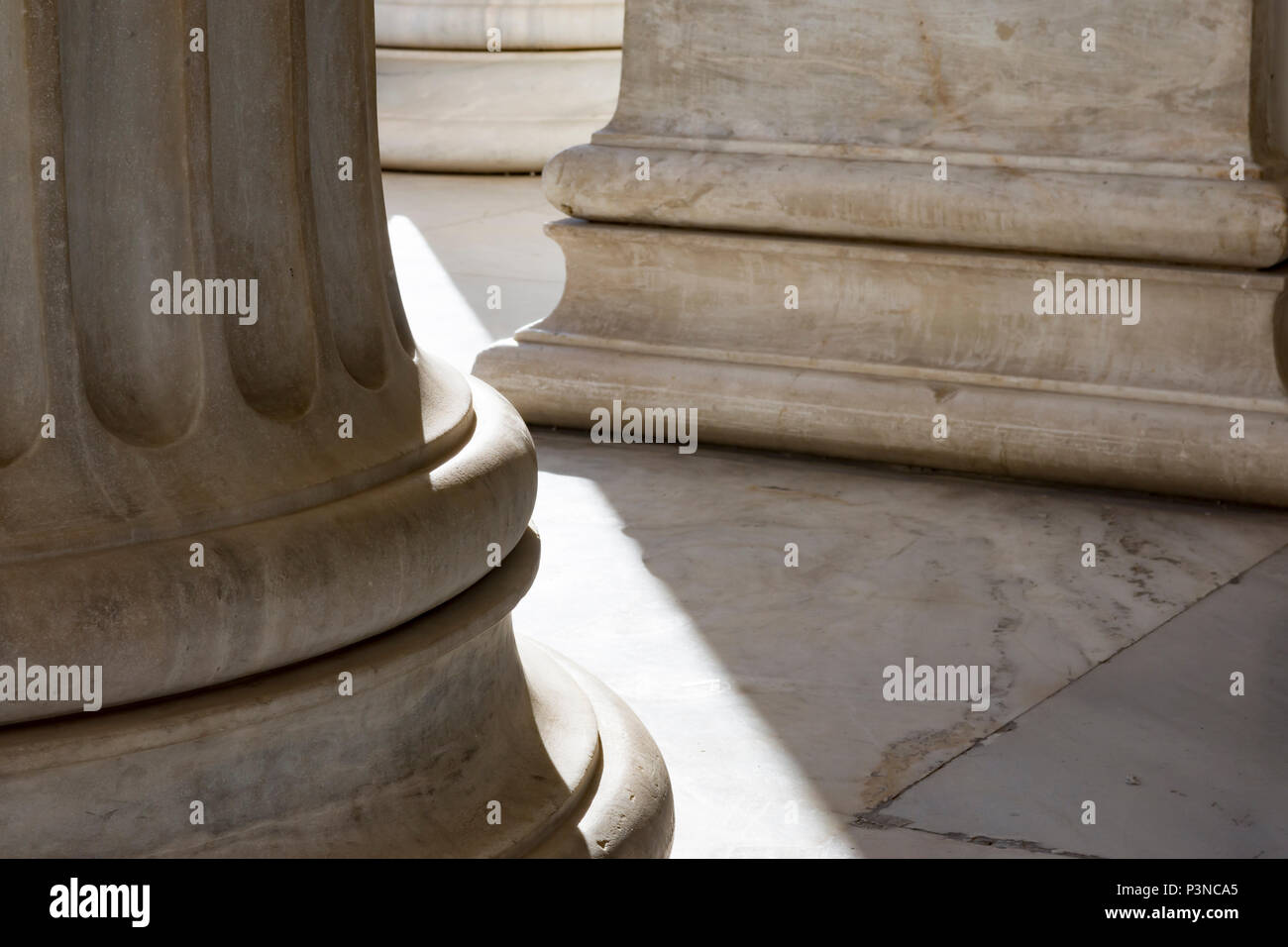 White marble building pillars columns hi-res stock photography and ...