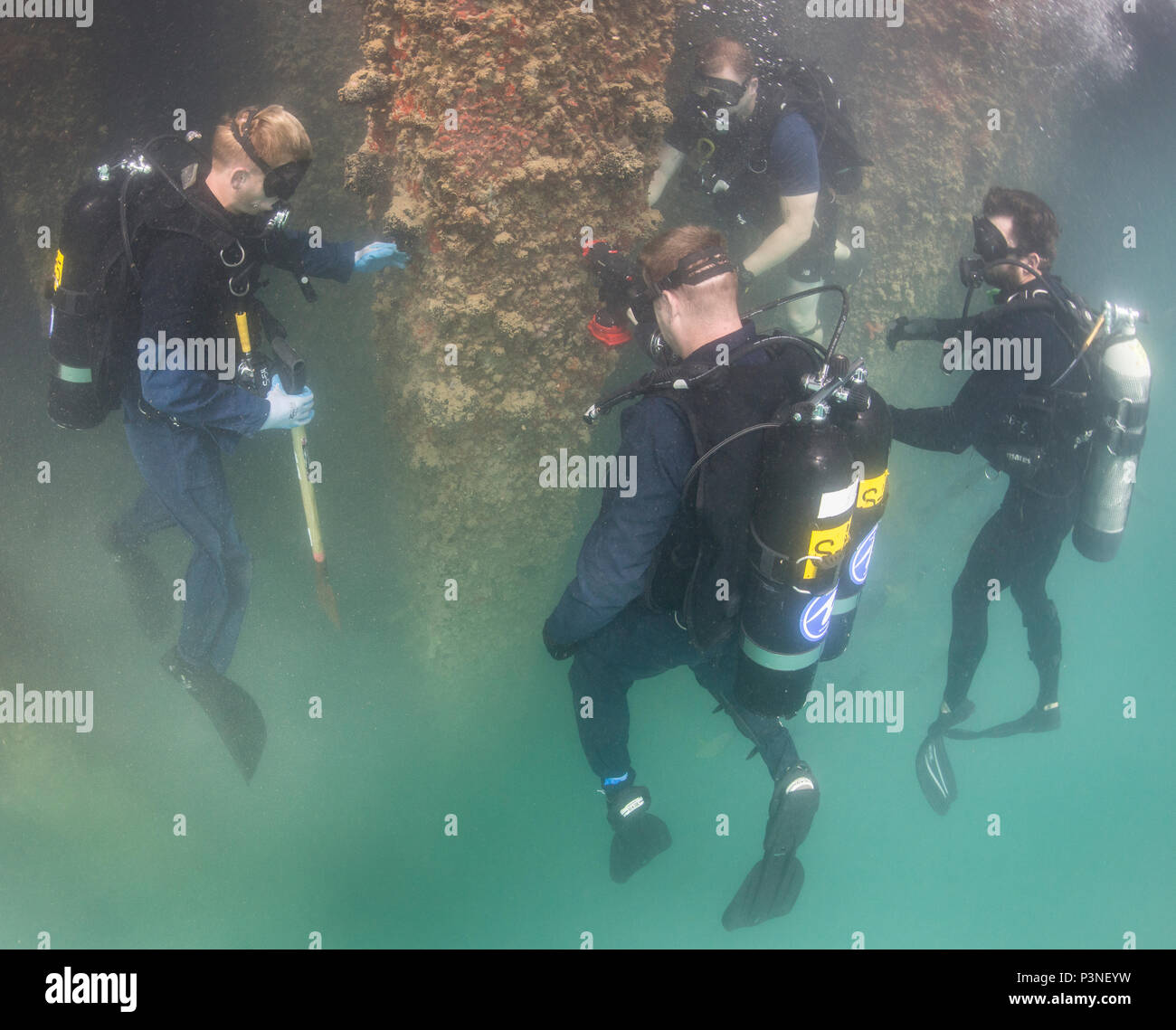 Pile integrity test hi-res stock photography and images - Alamy