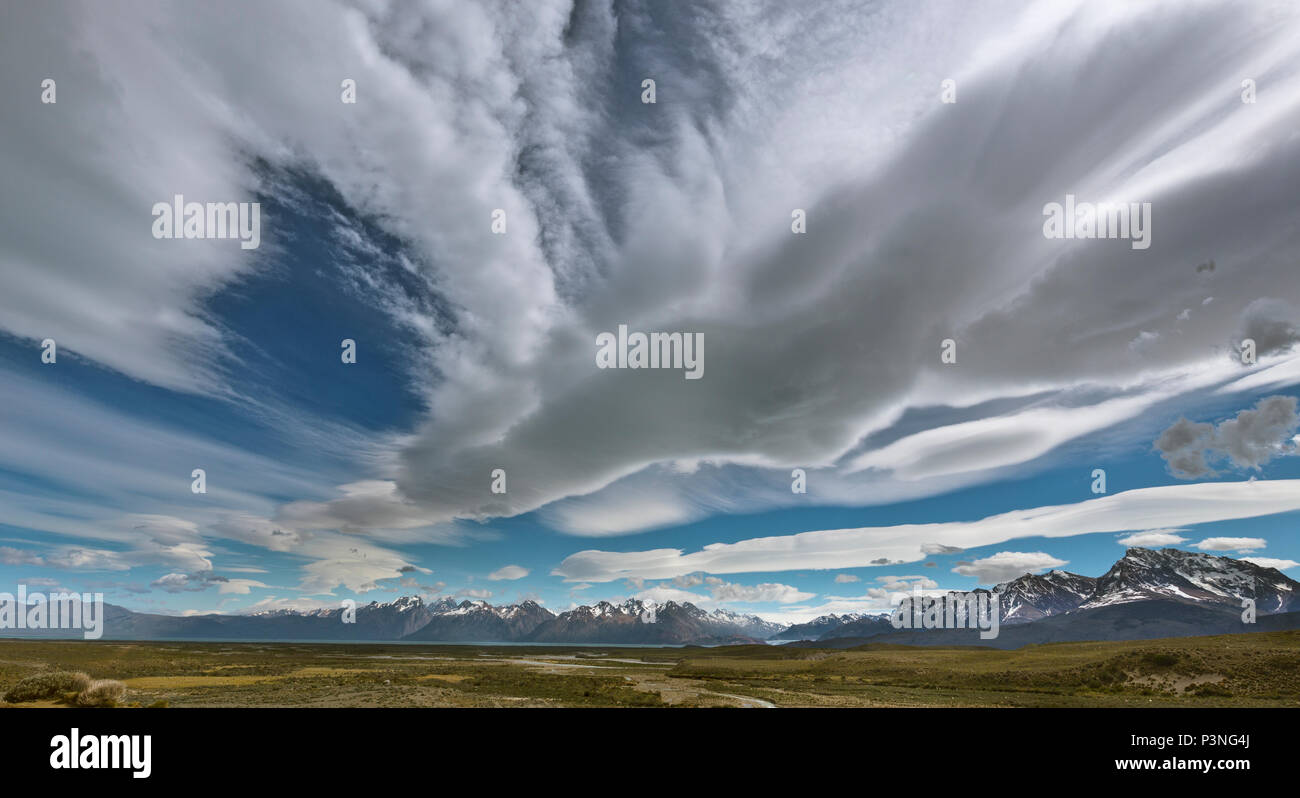 Lenticular and cumulus clouds above peaks, Fitzroy Massif, Los ...