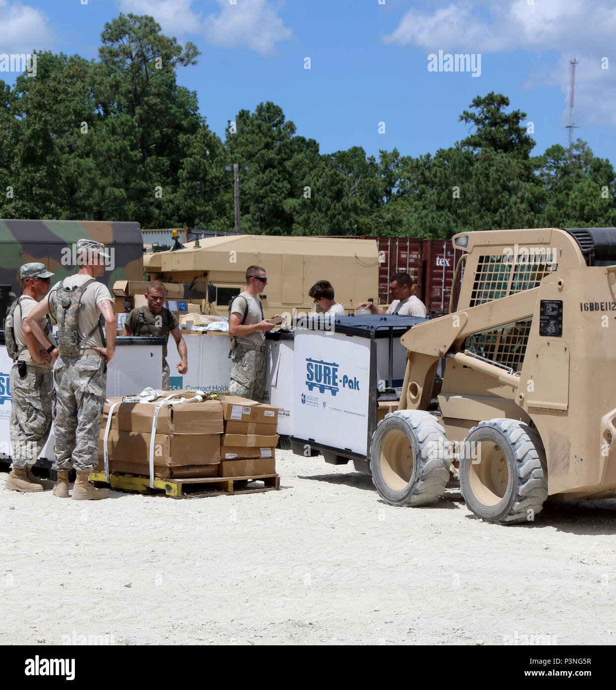 New York Army National Guard Soldiers assigned to Co. E, 427th Brigade ...