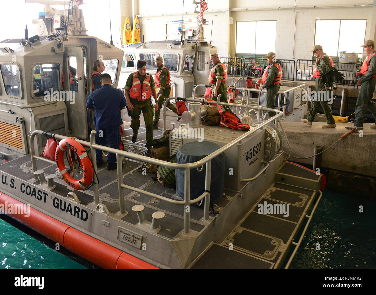 160712-G-MT091-013 PACIFIC OCEAN (July 12, 2016) Members of Royal ...
