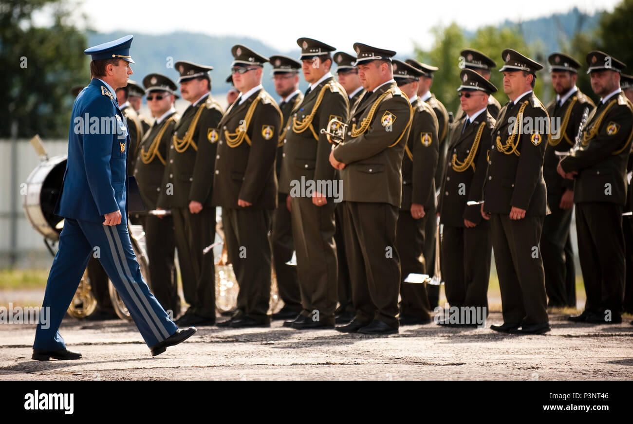 Members of the U.S. and Slovak Armed Forces hold a memorial service for ...