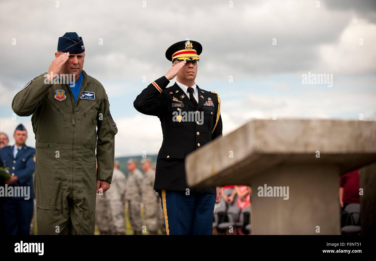 Members of the U.S. and Slovak Armed Forces hold a memorial service for ...