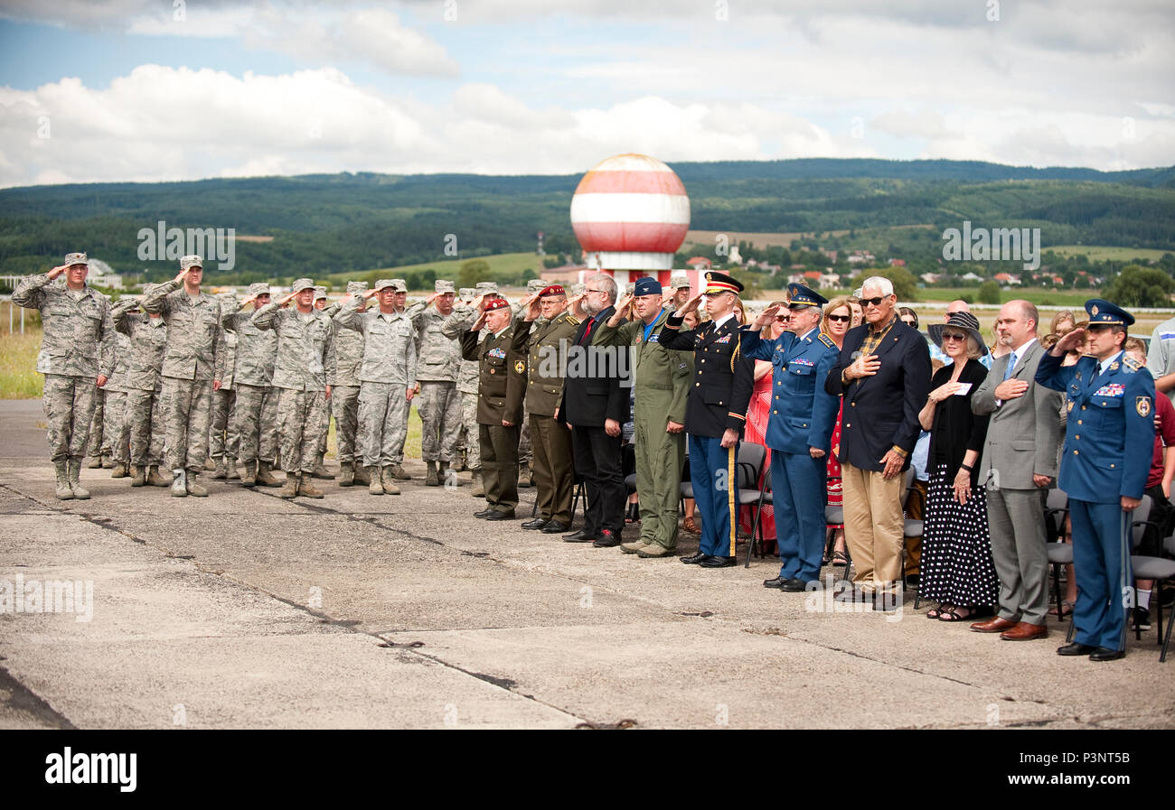 Members of the U.S. and Slovak Armed Forces hold a memorial service for ...
