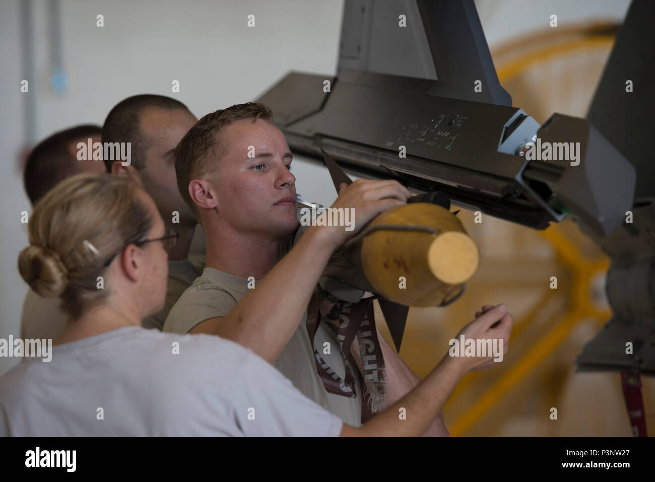 Weapons pylon hi-res stock photography and images - Alamy