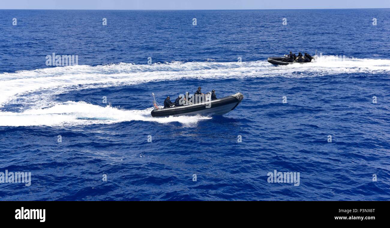 Uss cochrane hi-res stock photography and images - Alamy