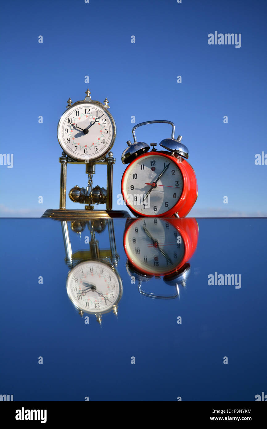 Analog clock mirror hi-res stock photography and images - Alamy